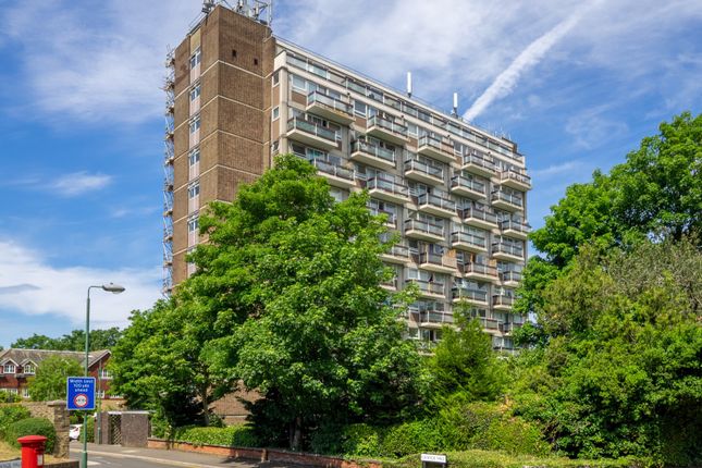 Leith Towers, Sutton. £1,400 pcm. 3 Bedroom Split Level Apartment ...